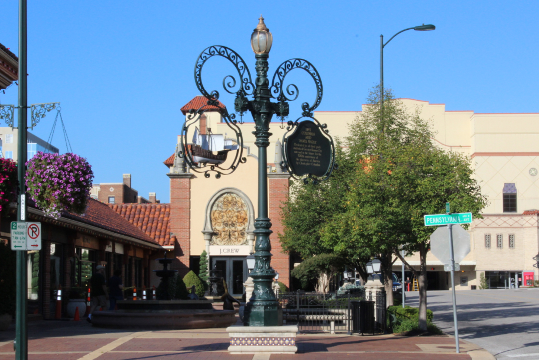 Santa Maria Light | Kansas City Sculptures | Country Club Plaza | KCMO ...